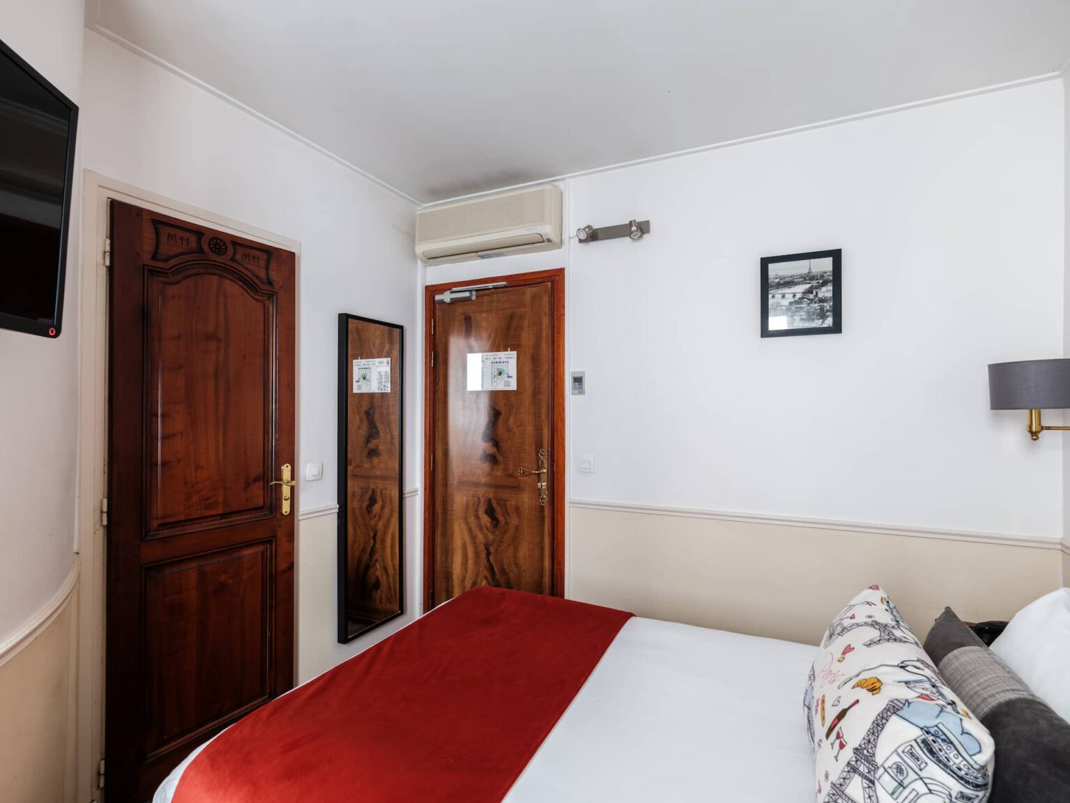 → The rooms of the Hotel Minerve Paris, in the heart of the Latin Quarter