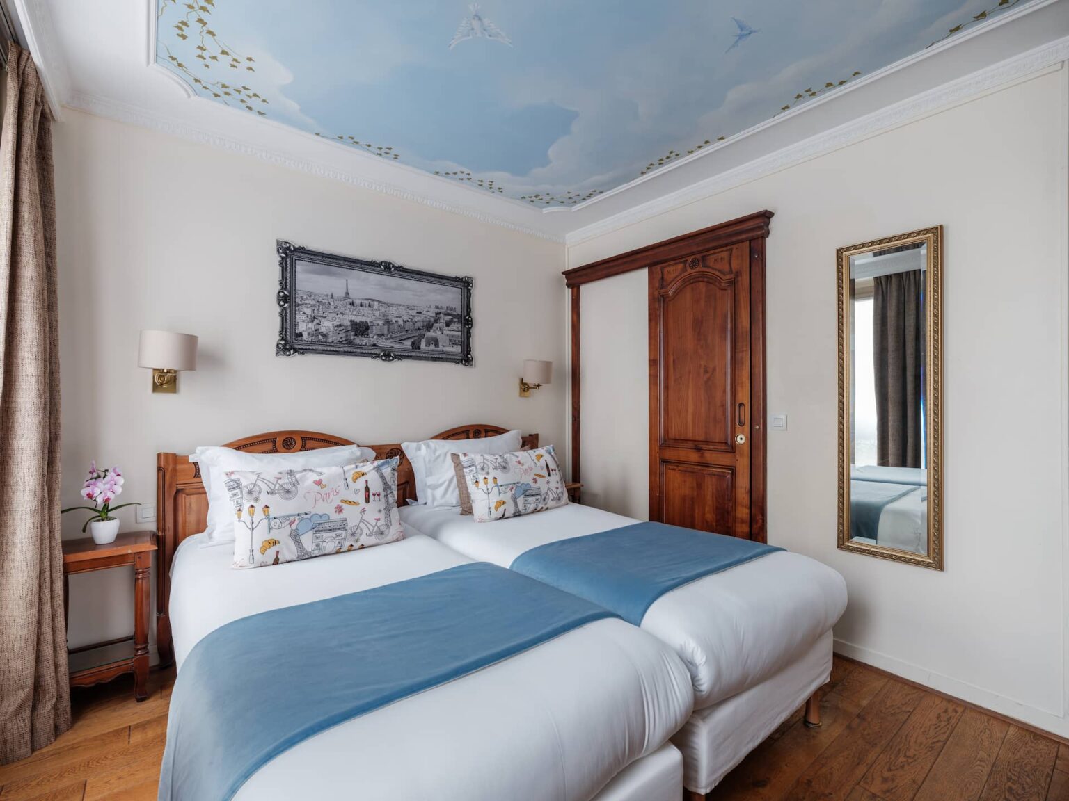 → The rooms of the Hotel Minerve Paris, in the heart of the Latin Quarter