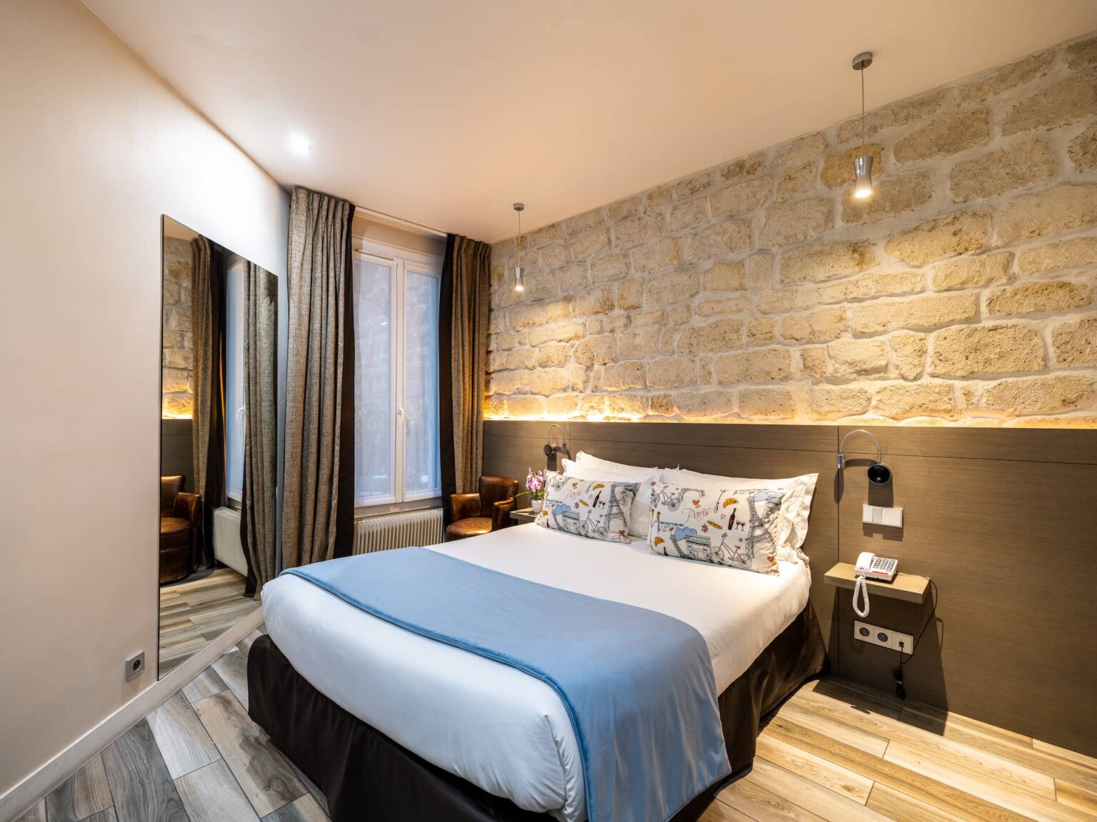 → The rooms of the Hotel Minerve Paris, in the heart of the Latin Quarter