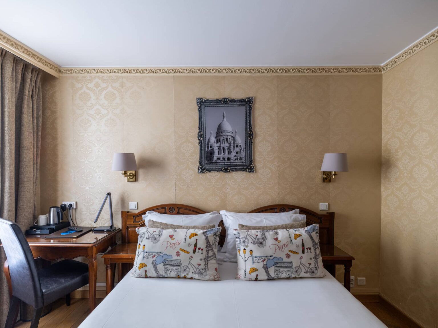 → The rooms of the Hotel Minerve Paris, in the heart of the Latin Quarter